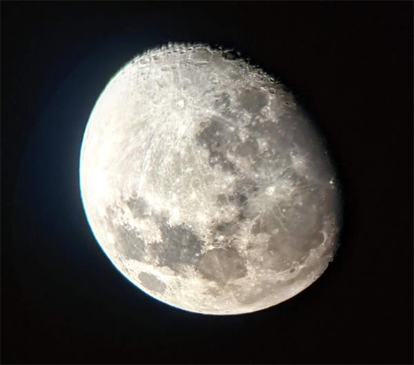 The art of capturing Moon through a mobile camera lens