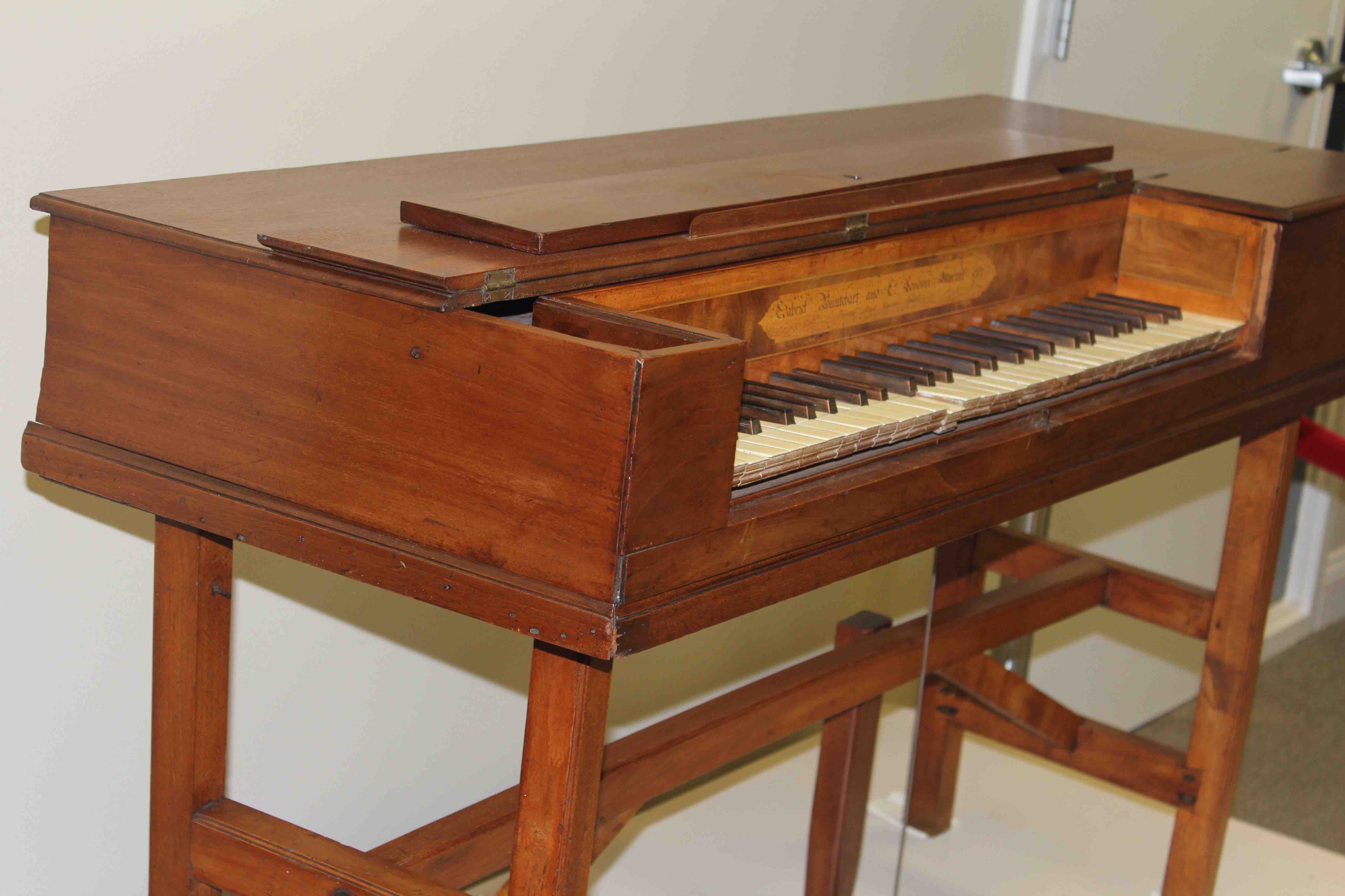 1782 Buntebart square piano (London) - Foundation