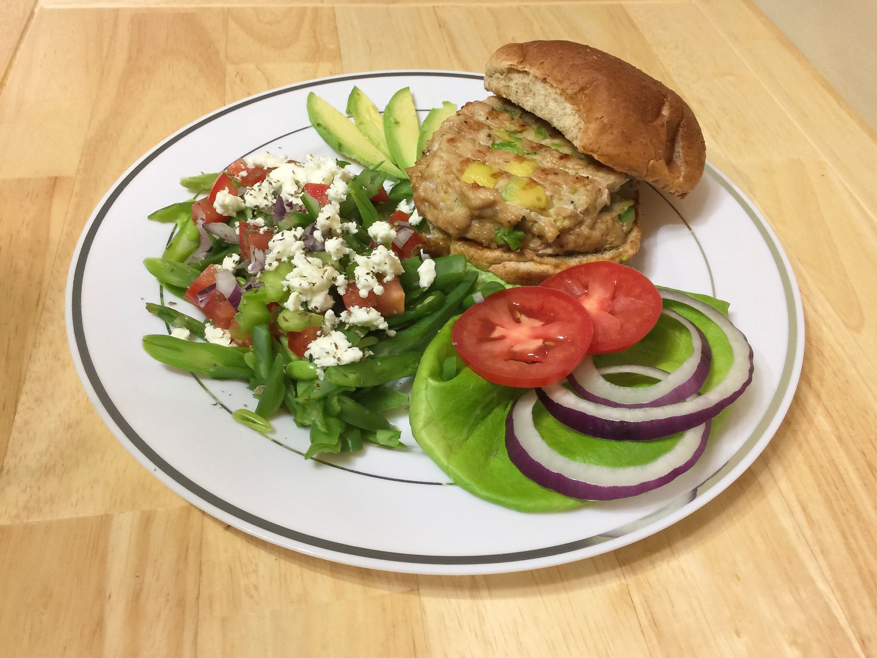 Recipe - Avocado Chicken Burgers - NEP